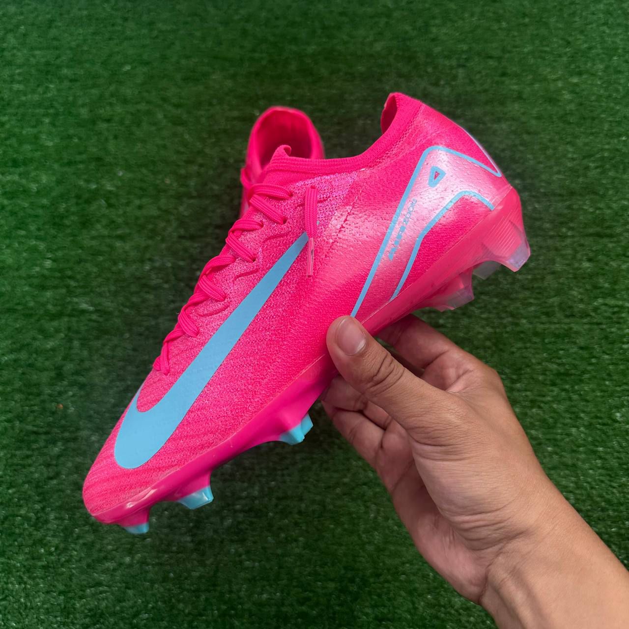 Chuteira Campo Nike Air Zoom Mercurial Vapor 16 Elite (FG) – Rosa/Azul ...