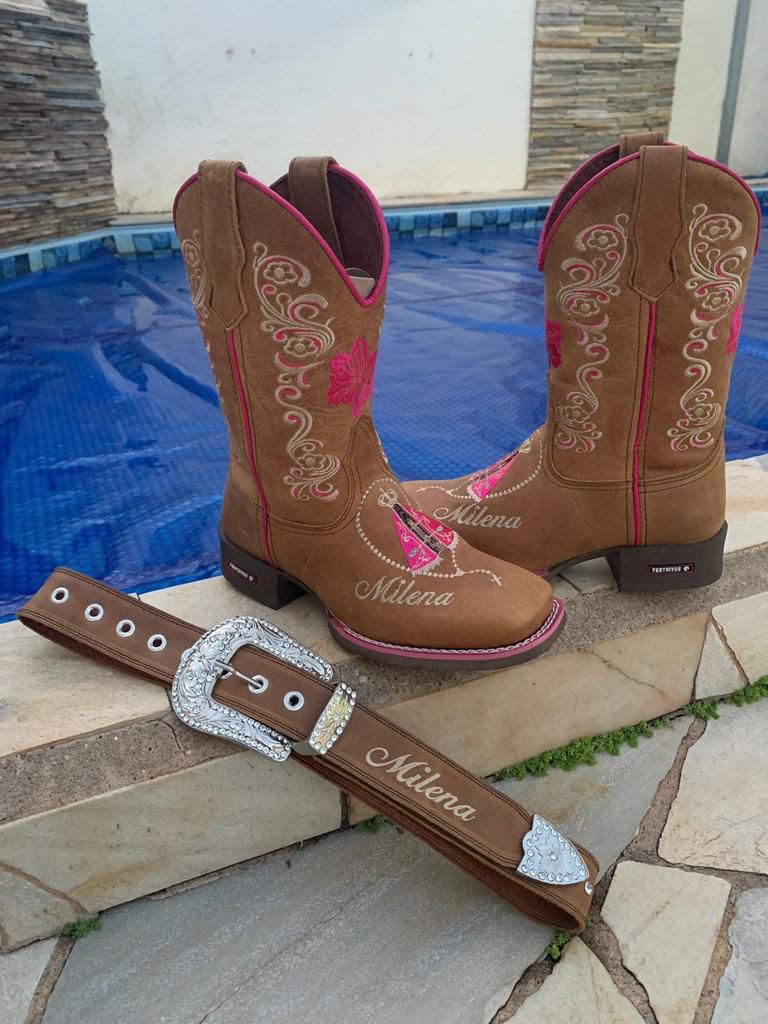 COMBO BOTA TEXANA + CINTO EM COURO BORDADO NOSSA SENHORA ROSA + NOME ...