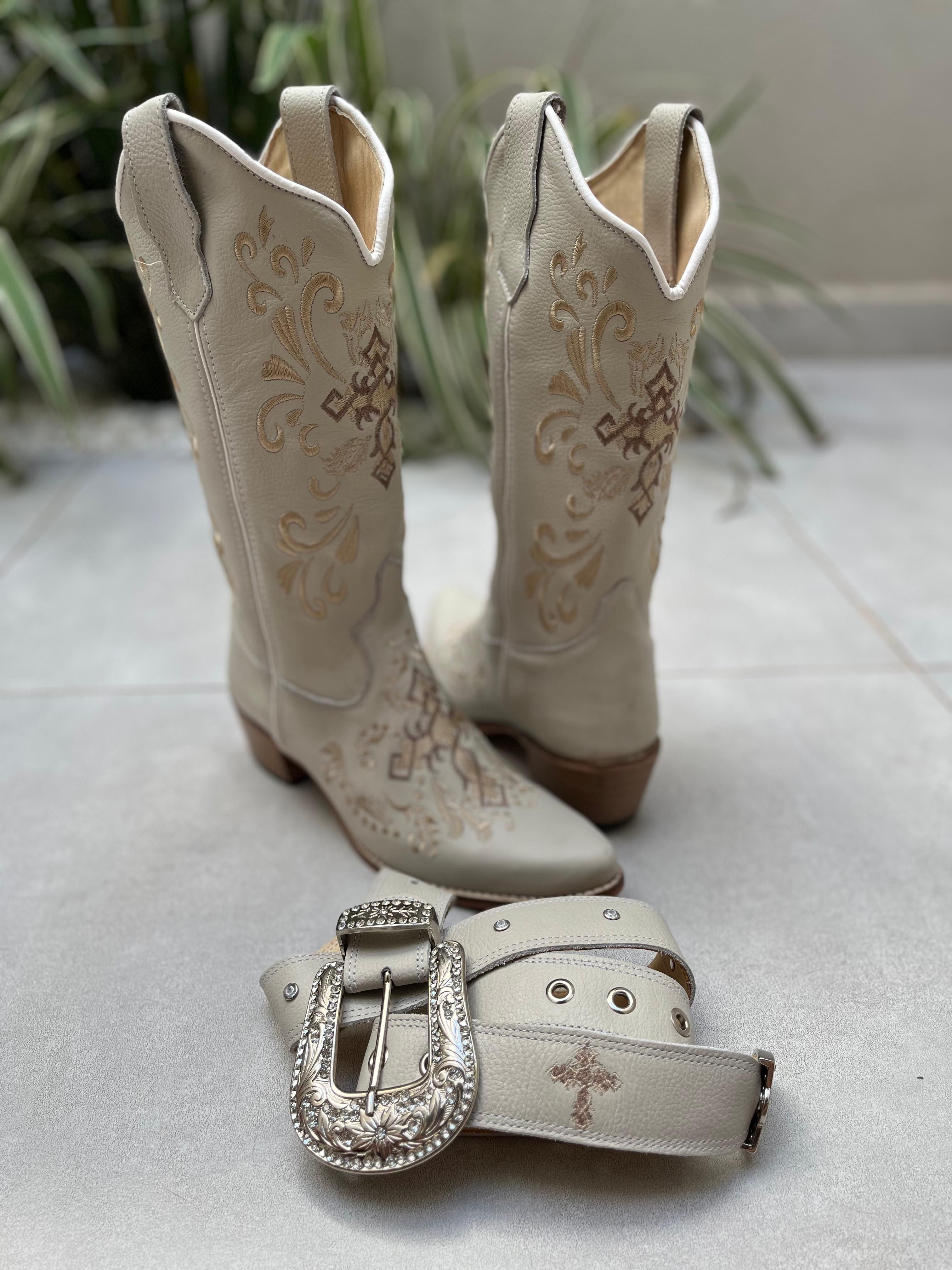 COMBO BOTA TEXANA BICO FINO + CINTO EM COURO OFF WHITE BORDADO CRUZ ...