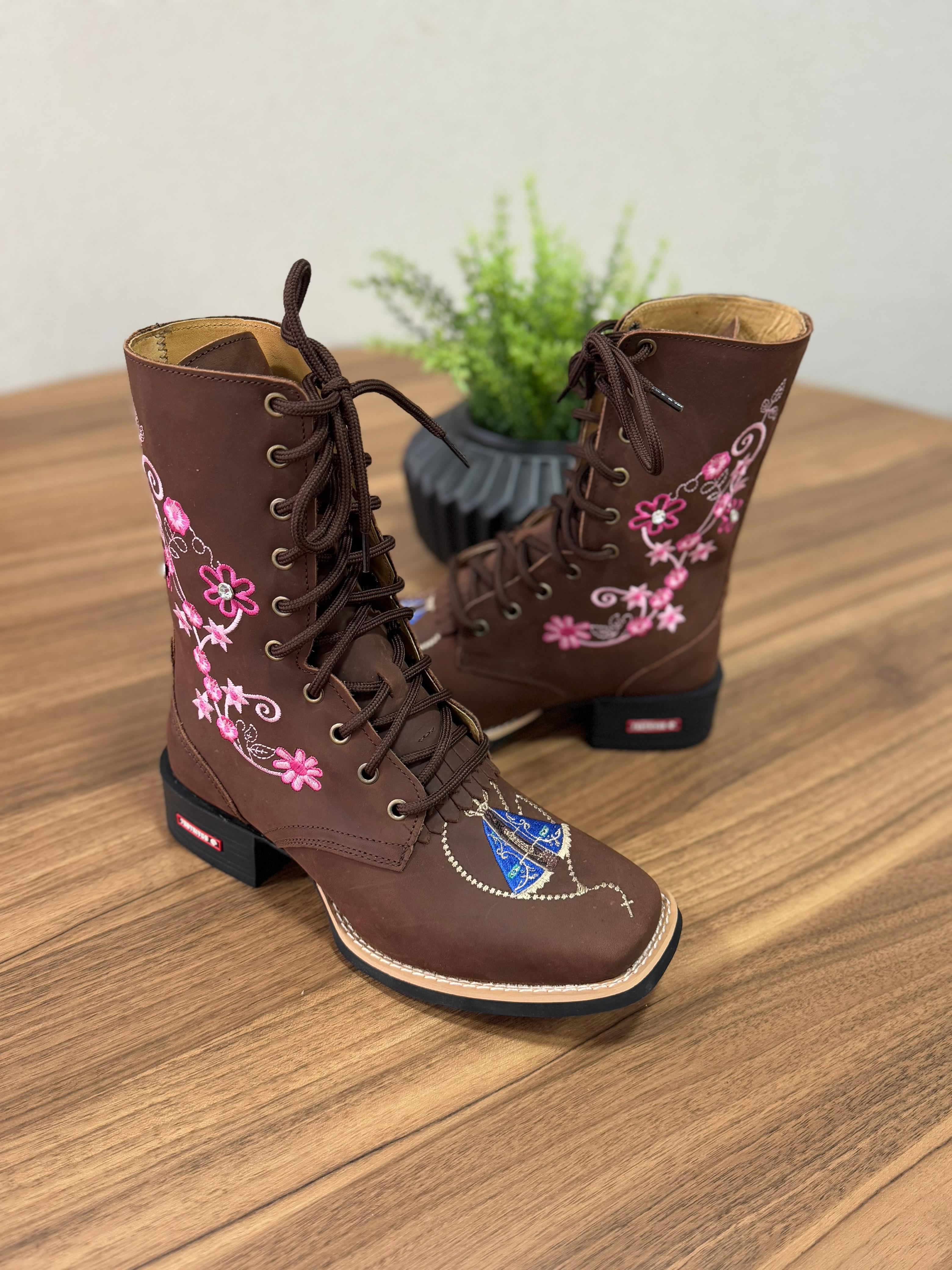 COTURNO COUNTRY EM COURO MARROM BORDADO FLORES ROSA E NOSSA SENHORA ...