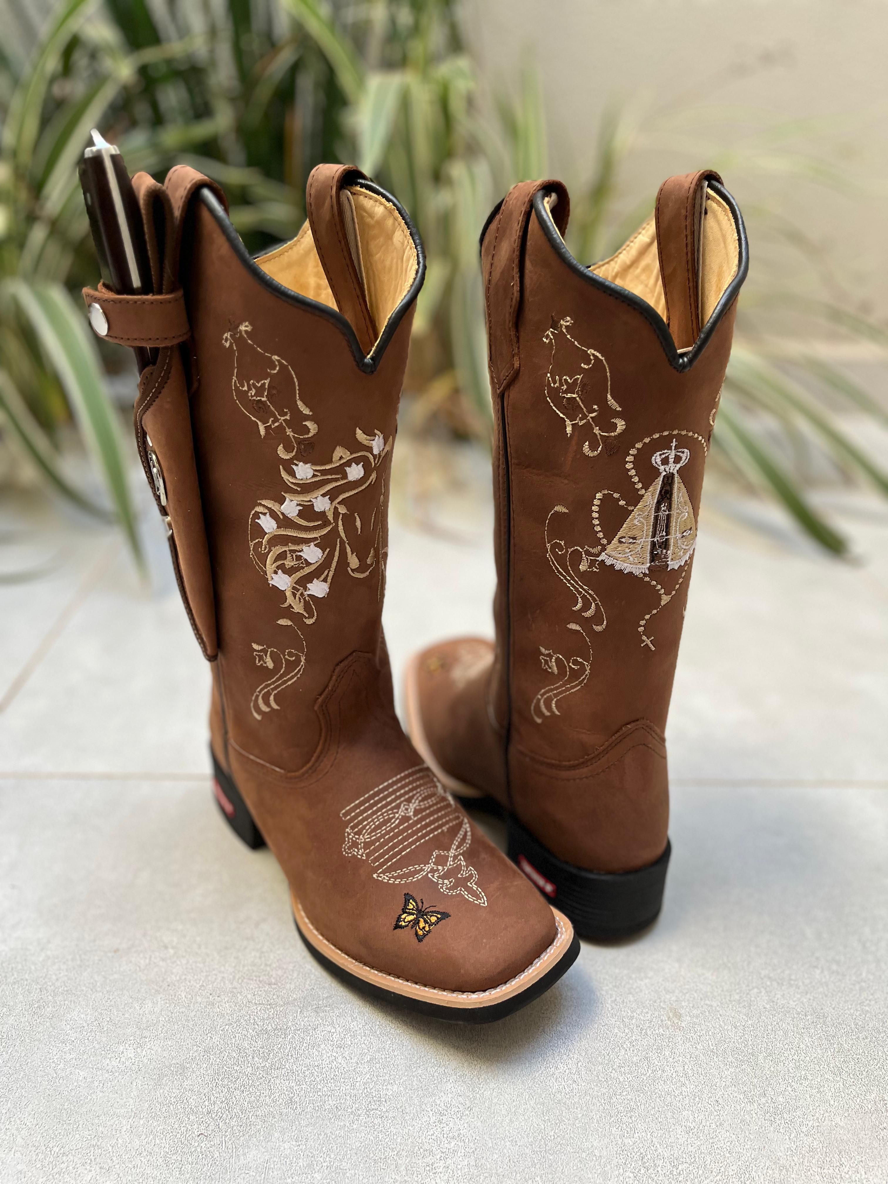 BOTA TEXANA EM COURO BORDADO CAVALO + NOSSA SENHORA + BORBOLETA + KIT ...