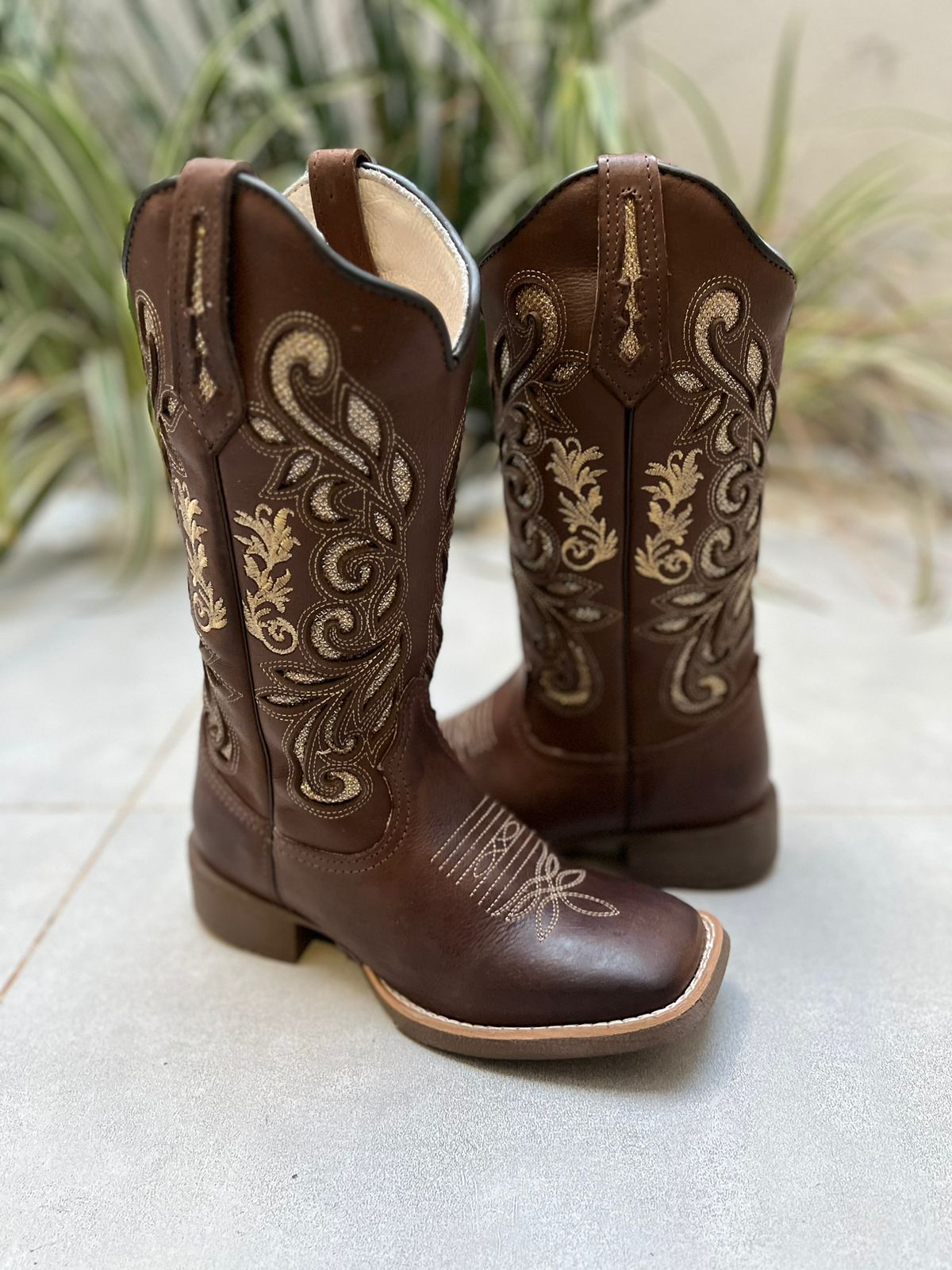 BOTA TEXANA EM COURO MARROM BASICA LASER GLITTER DOURADO FLORAO MANU ...