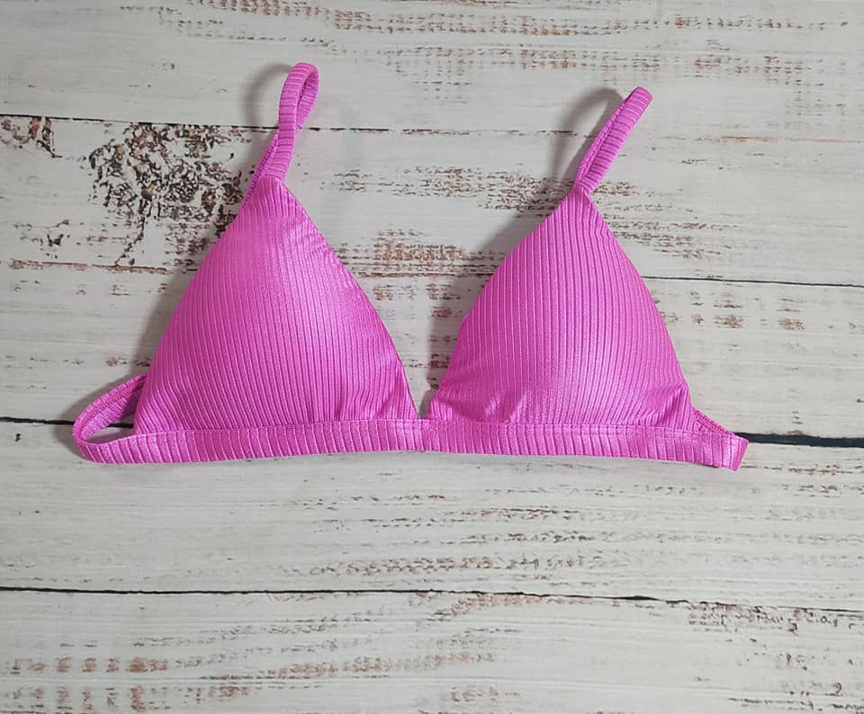 Top Triângulo Fixo Rosa Canelado | CARIOKAS MODA PRAIA