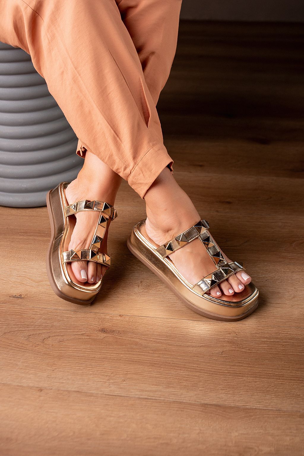 Sandália Flatform Max Pirâmide_155- Ouro | Use Isa Shoes