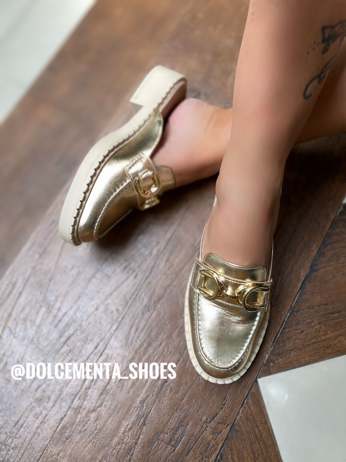 Loafer Mule Catarina {Ouro} | Dolce & Menta