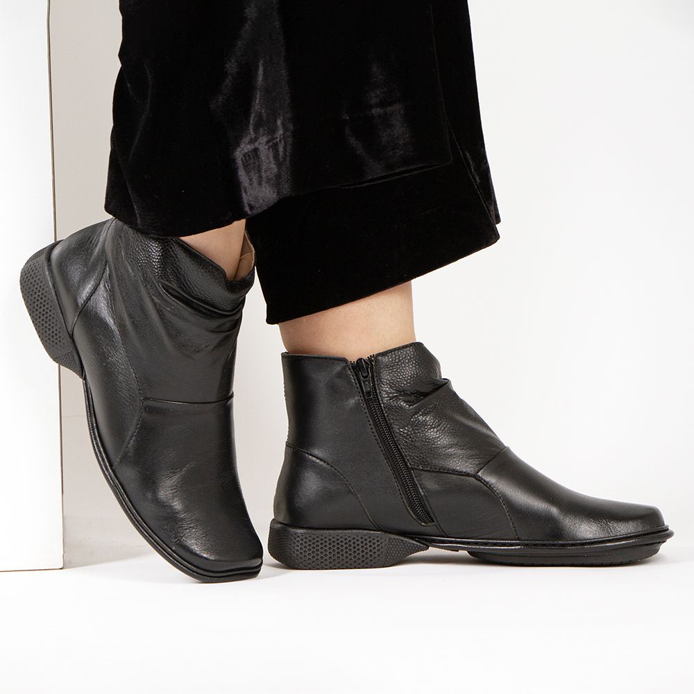 Bota Feminina Exclusiva em Couro Preto J.Gean | J.Gean
