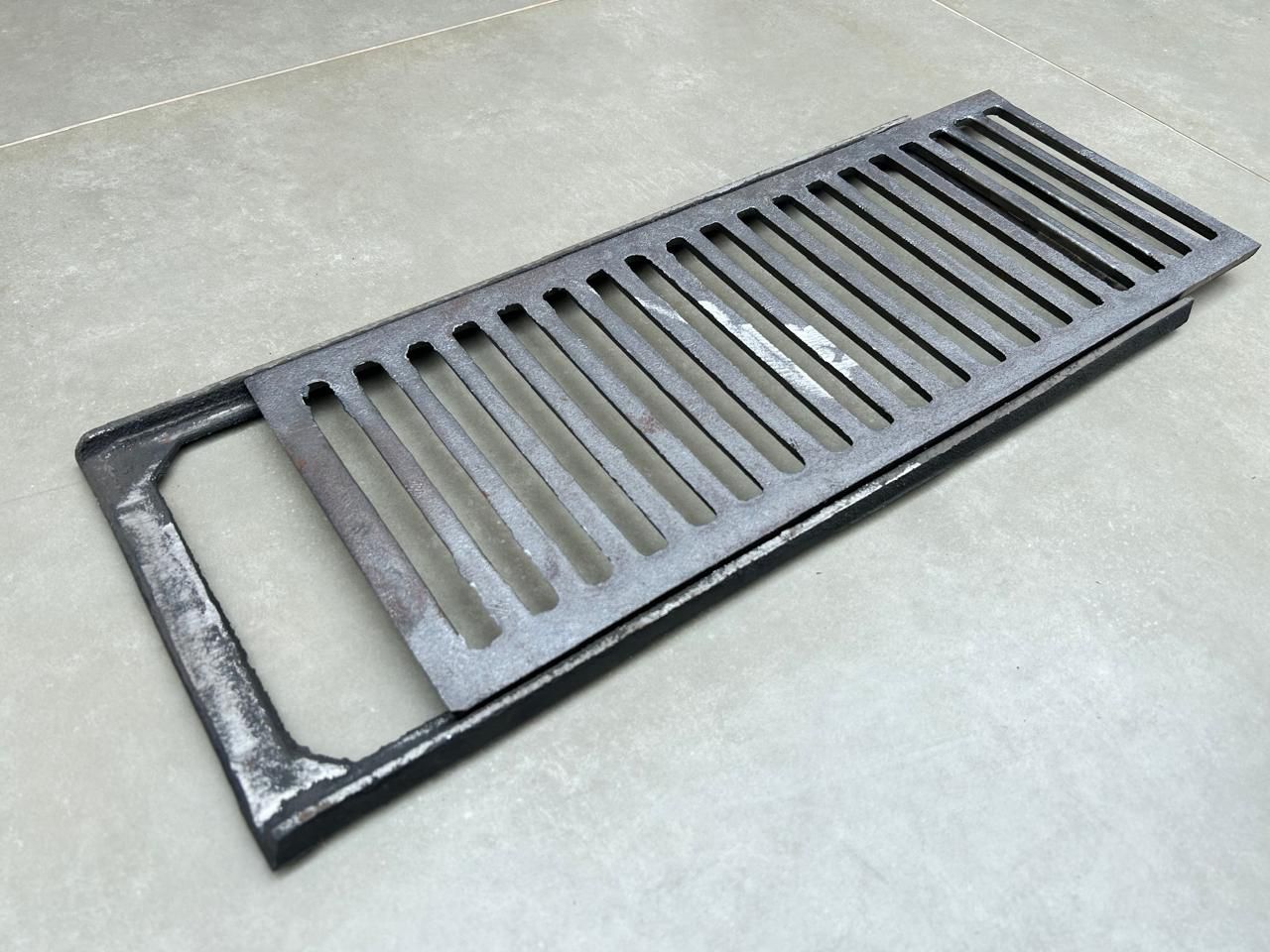 Grelha de ferro fundido com caixilho 20x100 cm | Panelas Ferreira