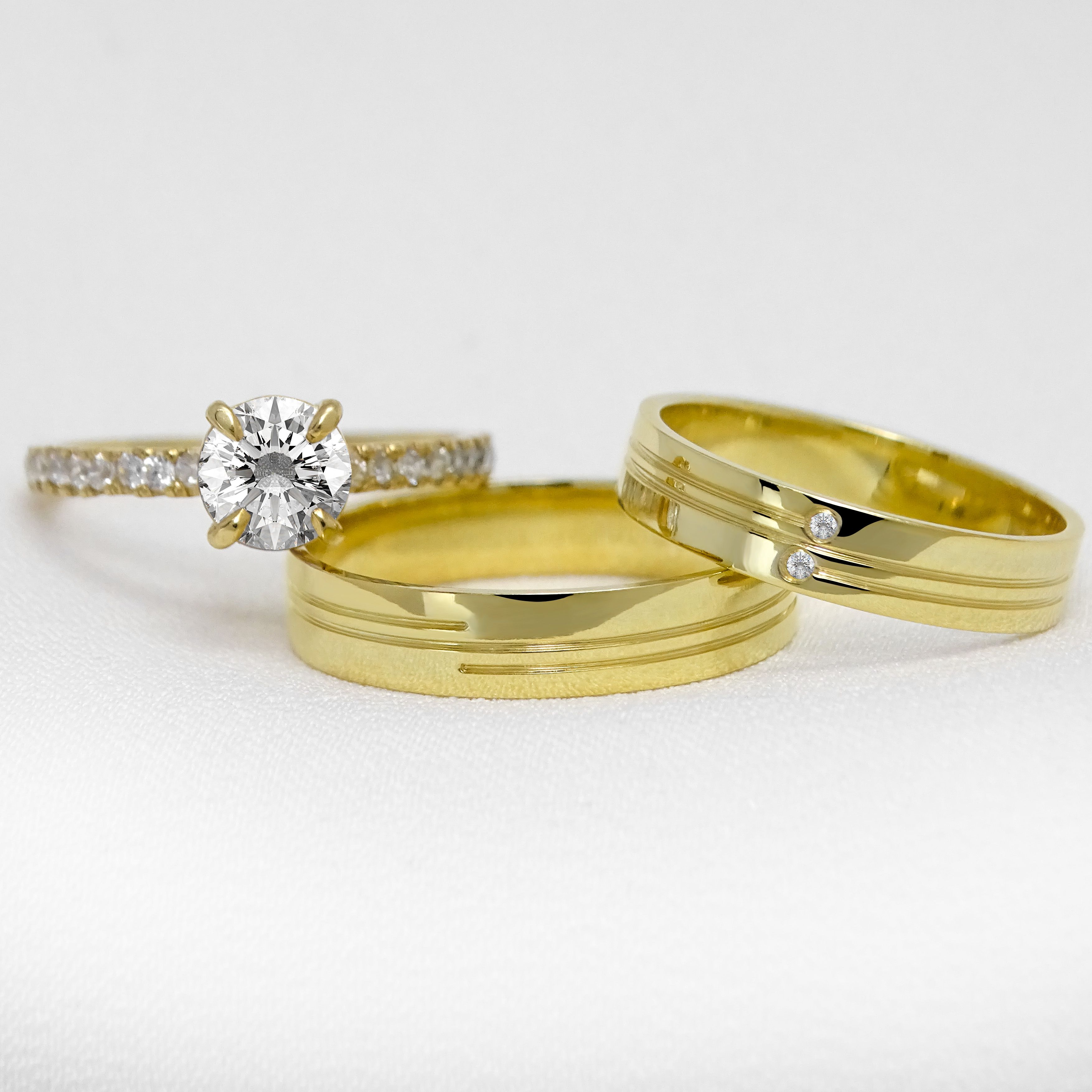Aliança de Noivado e Casamento em Ouro Maciço 4mm Abaulada Golden Union ...