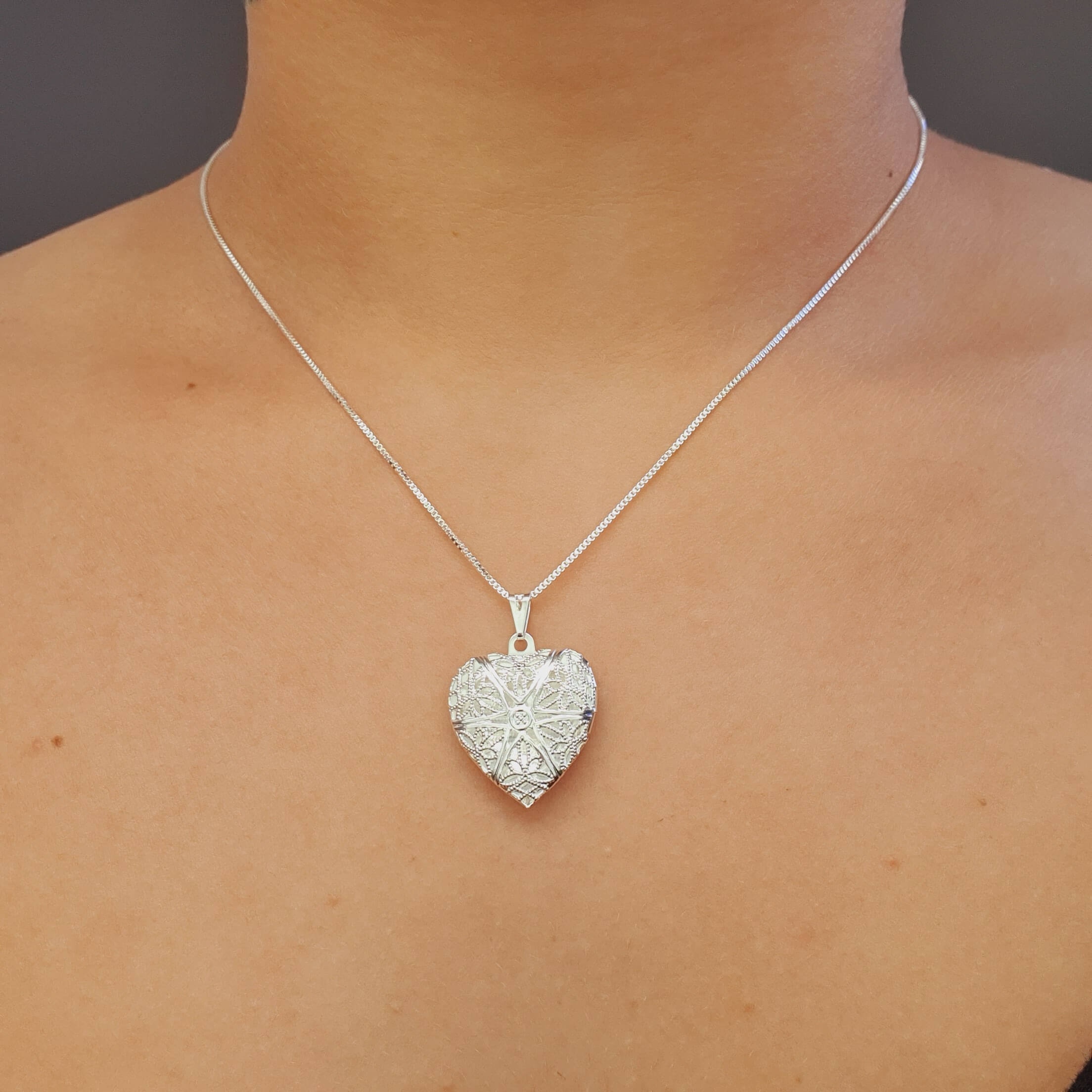 Colar Relicário Folheado A Prata 18K Coração - Chérie Bijoux