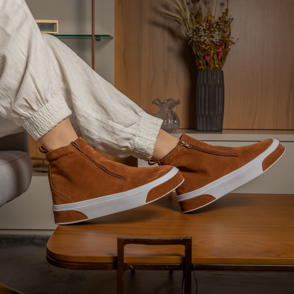 Tênis Botinha Feminina Leve em Camurça 203-GG - Caramelo | GuGi