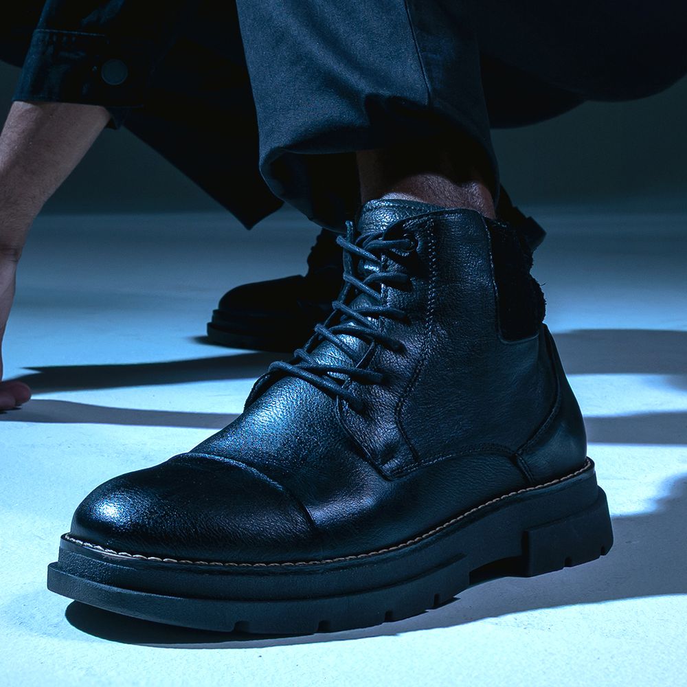 Bota Masculina Coturno Laroche Everest em Couro - Preto | Calçados Laroche