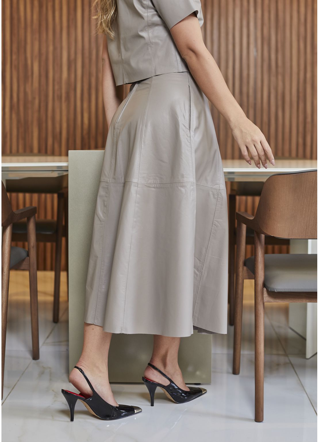 Saia Mídi de Couro Fendi Esther | Elite Couro Store
