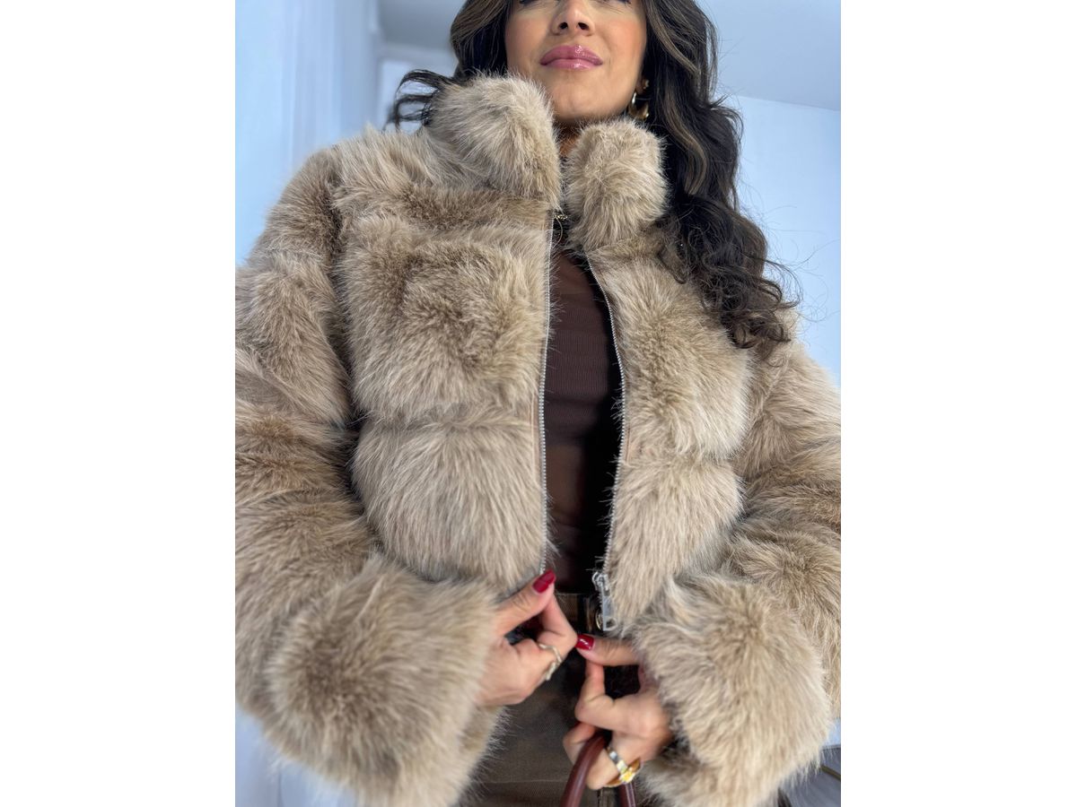 Casaco Pelo Mocha Mousse Jeiny | SUBLIME