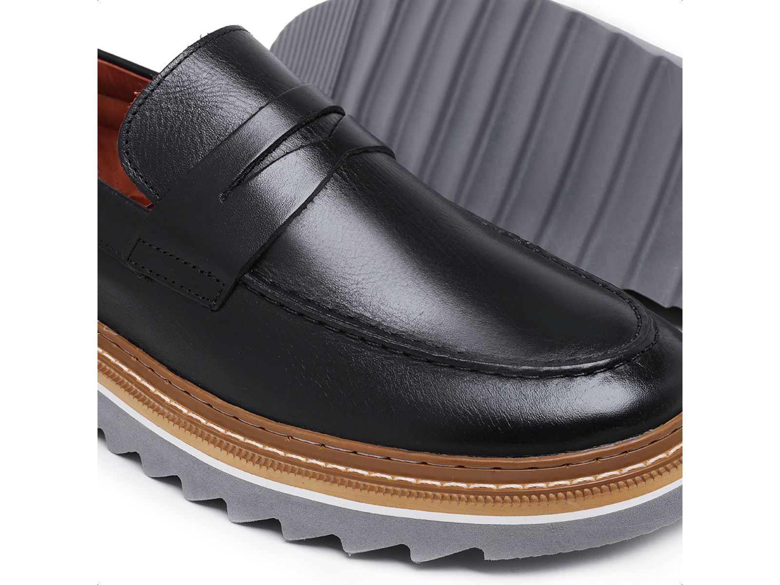 Loafer Orion Couro Preto Sola Tratorada | Berlutini Shoes