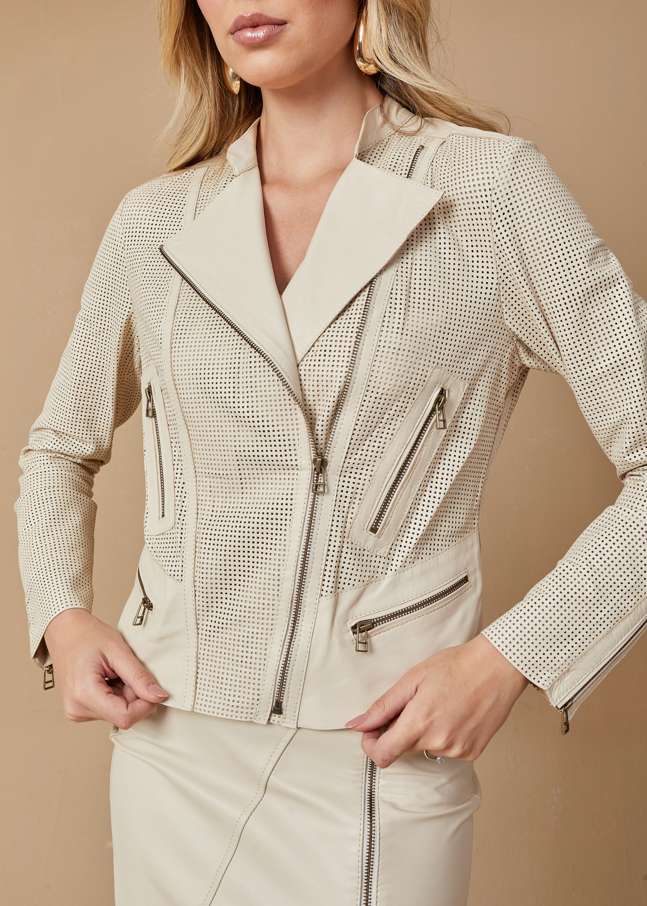 Jaqueta Couro Pelica Off-White Perfurada Isadora | Elite Couro Store