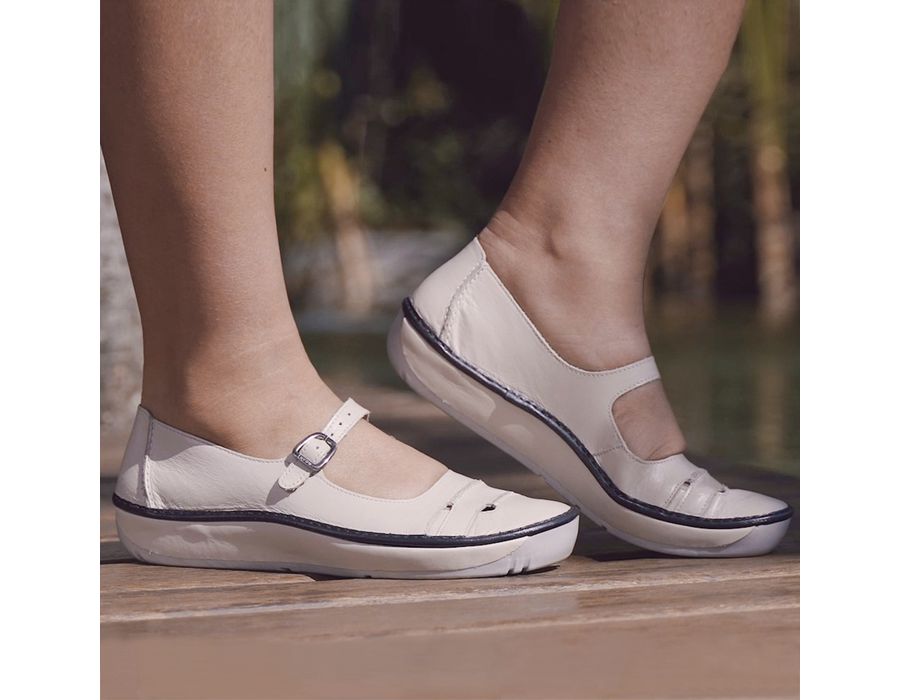 Sapatilha feminina J.Gean em couro cor pérola cod. FI0005 | J.Gean